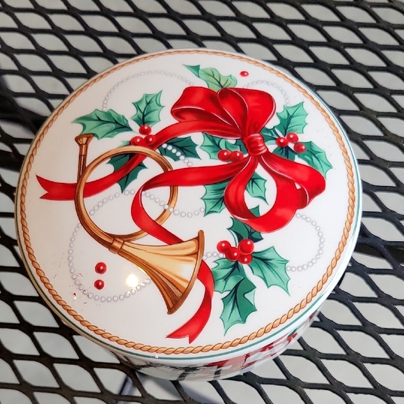Mikasa | Holiday | Mikasa Red And Green Holiday Decor With Festive ...